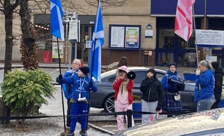 Falkirk anti-migrant group quits amid rising far-right violence in ...